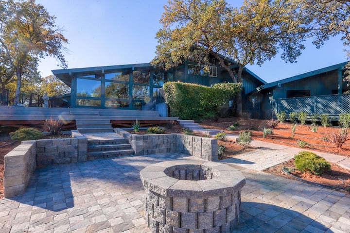 Midcentury Entertainer's Delight - Red Bluff, CA