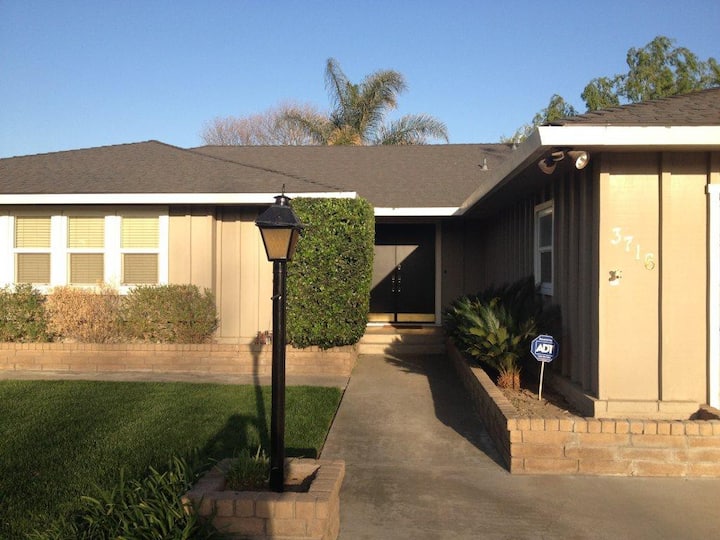 Executive Style Home - モデスト, CA