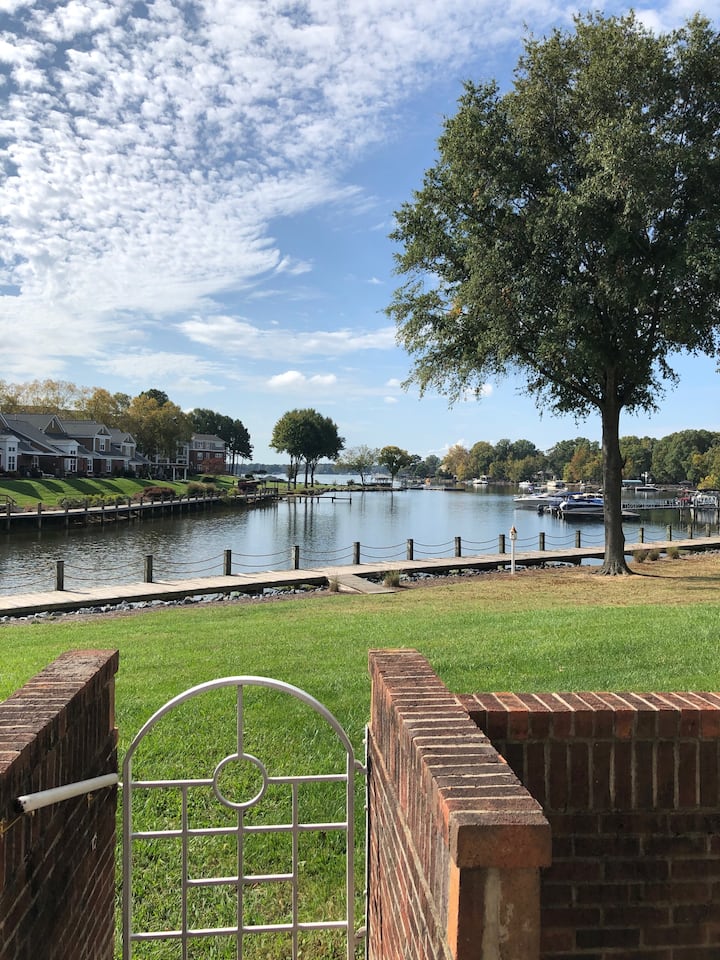 Lake Norman Waterfront 1st Fl Condo, 3 Bed, Pool - Davidson, NC