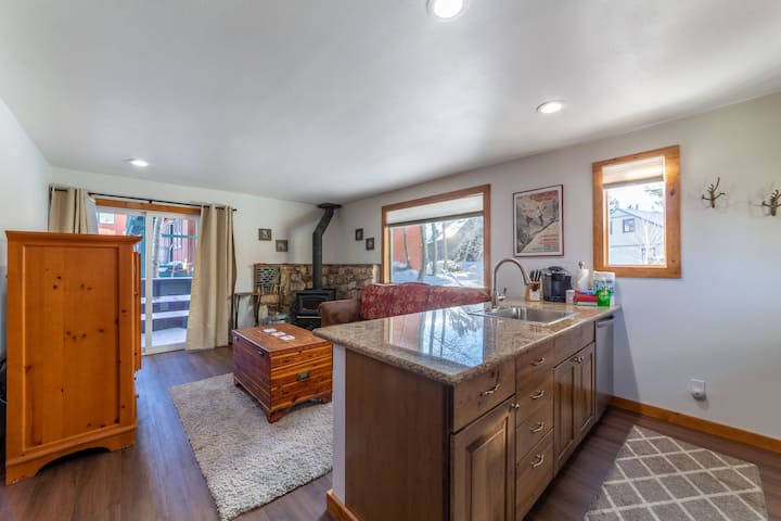 Remodeled Centrally Located Cozy 1bed/1bath - Mammoth Lakes, CA