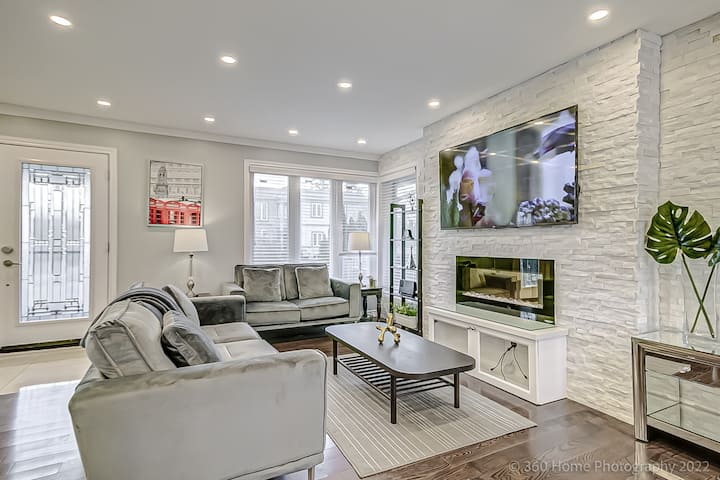 Beautiful Detached Oakville Home (4beds & 3baths) - Mississauga