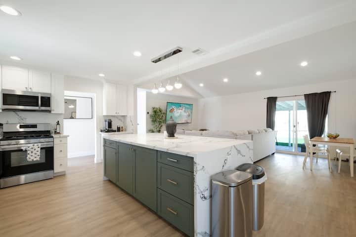 Spacious 4 Bedroom House W/ Amazing Backyard - Chula Vista, CA