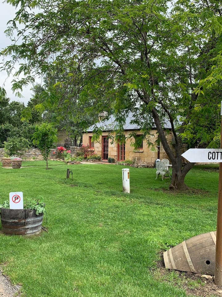 1830 Built Headmaster's Cottage - Bundanoon