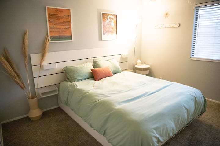 Chic Modern Home - 20 Min From State Farm Stadium - Surprise, AZ