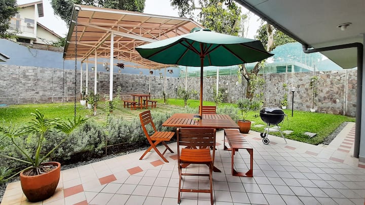 Rumah 6 Kamar | Parkir & Halaman Luas | Setiabudi - Bandung