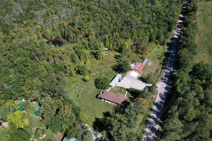 Cottage:25 Acres Forest, Gathering 8 Room 4.5 Bath - Barrie