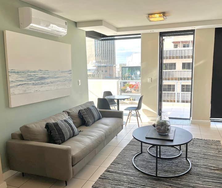 2bed Modern City Apartment, Balcony-mountain Views - Le Cap