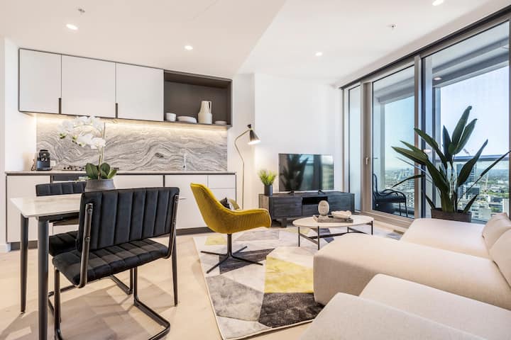 West Side | Explore Downtown Melb In Chic Condo - Melbourne