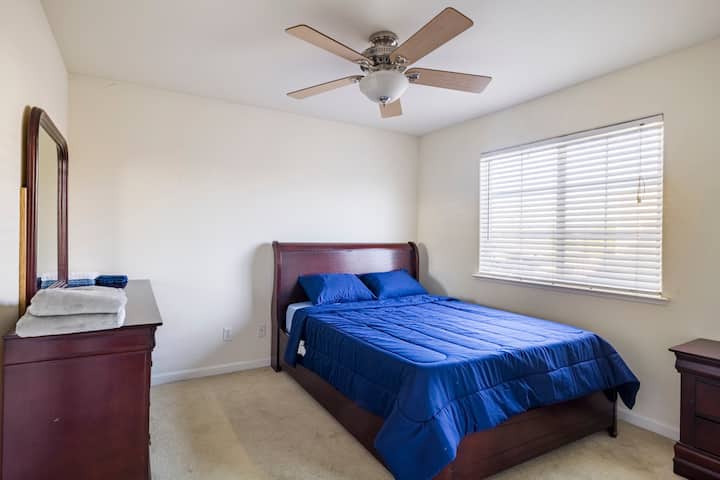 Quite One Bed Near Shopping Cent - Santa Rosa, CA