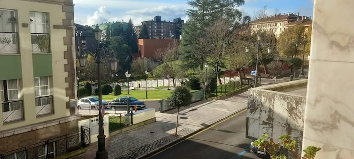 Magnifico Estudio Con Terraza Y Parking Privado. - Oviedo