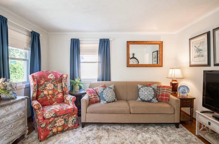 Dollhouse On Ashton - Peoria, IL