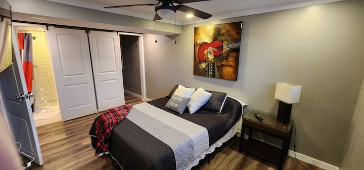 Private Room And Entrance - Rolla, MO