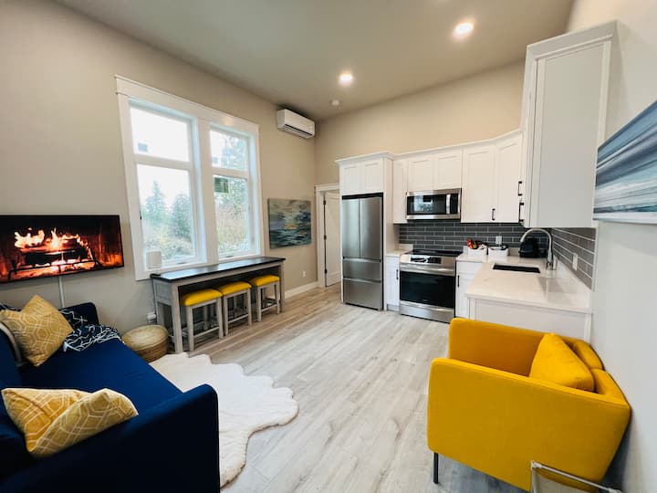 Microsoft 1br+office - Modern Redmond Retreat - Bellevue, WA