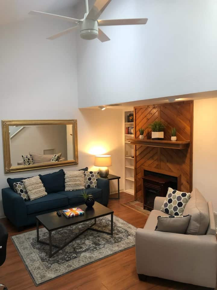 Large Condo Near Downtown - Austin, TX
