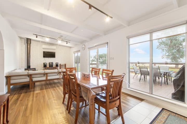 Waterfront Home In Loch Sport! - Loch Sport
