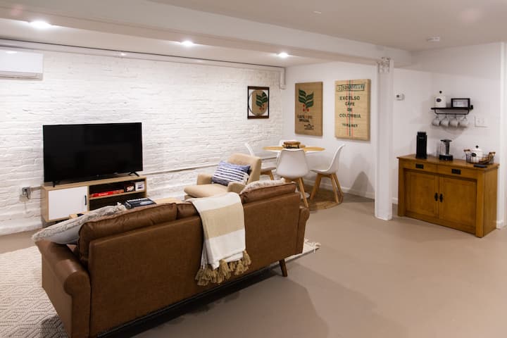 Cozy 1br/1ba In The Heart Of Vibrant Dc - Bethesda, MD