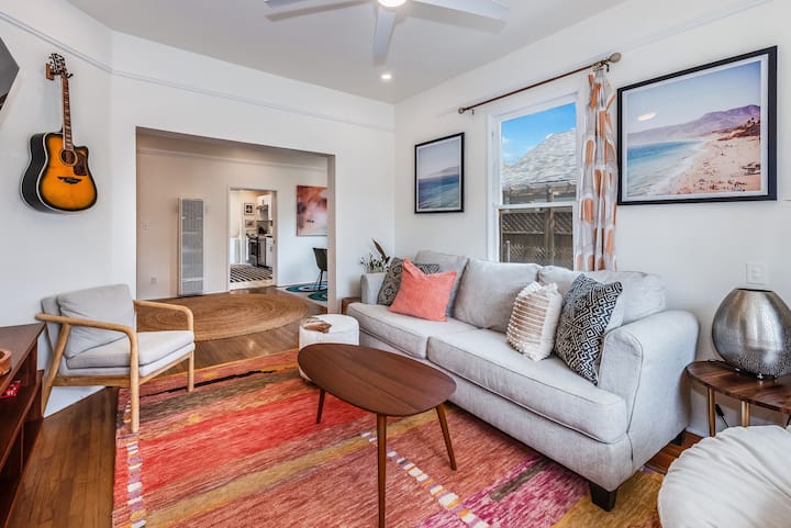 Spacious 3-bedroom Victorian Steps From Everything - Santa Barbara, CA