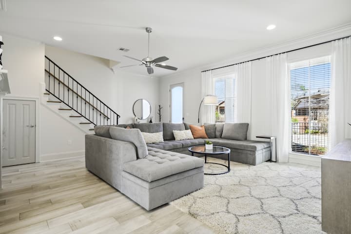 30 Day+ Stay, Spacious & Luxury 4br, 2 Car Garage - Baton Rouge, LA