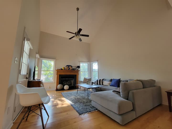 Spacious And Relaxing Retreat - 아펙스