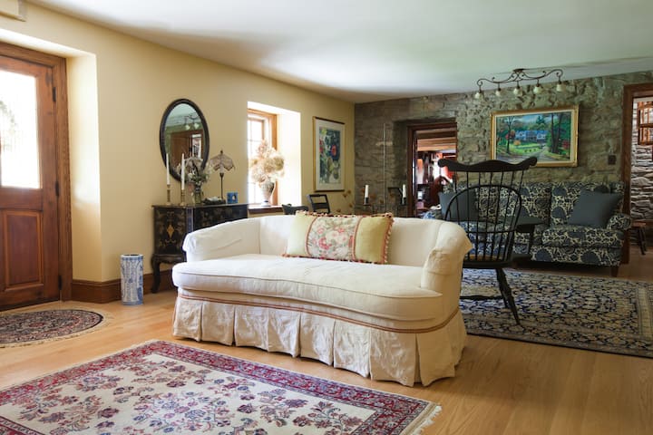 Suite On The Pond At French Country Manor B&b - Strasburg, PA