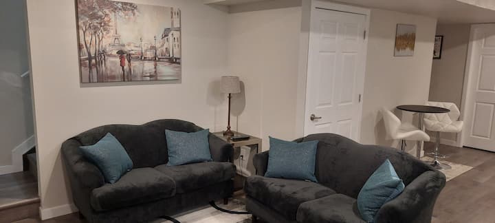 Audrey's Place - One Bed Basement Apartment - Airdrie