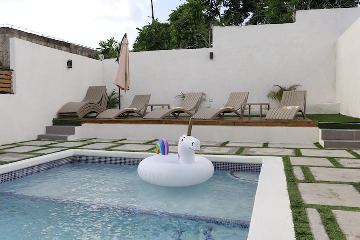 Eshae Living - Spacious 2br With Breakfast & Pool - Ocho Rios