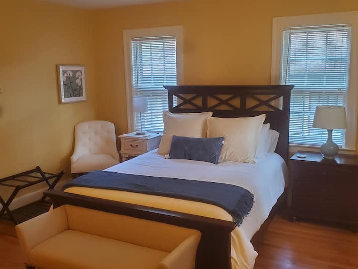 Hen & Roost Inn (Near Wash Park, Uncsa, Old Salem) - Winston-Salem, NC