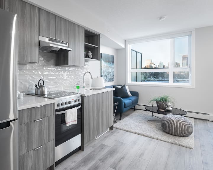 Modern, Stylish, Furnished Studio W/ View Apt 502 - Calgary