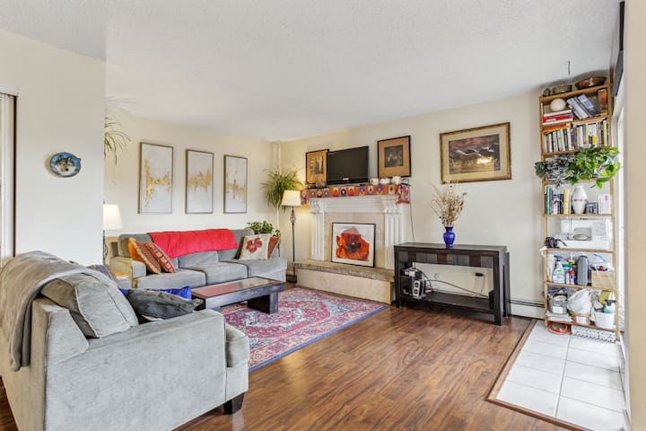 Spacious Peaceful Bedroom W Mtn Views & Bathroom - Boulder, CO