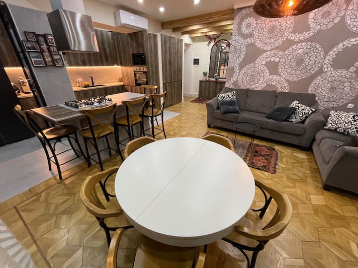 Luxury 2 Bedroom Apartment - Yerevan