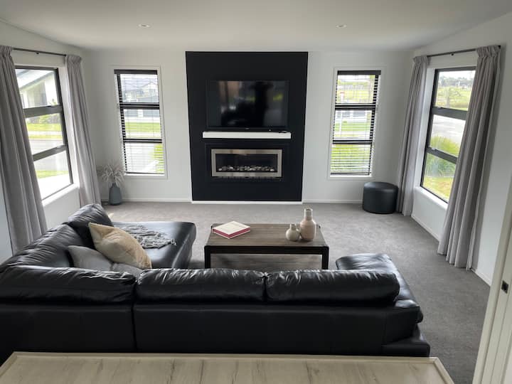 5 Bed/3 Bath With Pool House In Papamoa - Papamoa