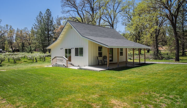Hot Tub! Walk To Indigeny Reserve! 2 Private Acres - Sonora, CA