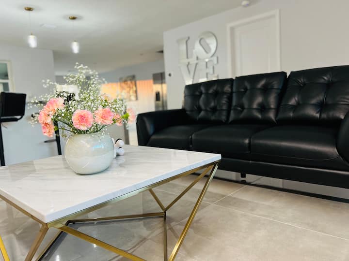 Beautiful & Modern 3b/2b House. - Cape Coral, FL