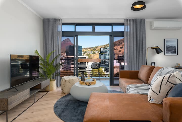 Luxe Sky Apartment With Mountain And Harbour Views - Cape Town