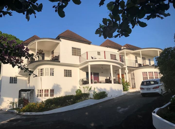 "A Hidden Gem!" Book Entire Inn Up To 12 Guests - Jamaica