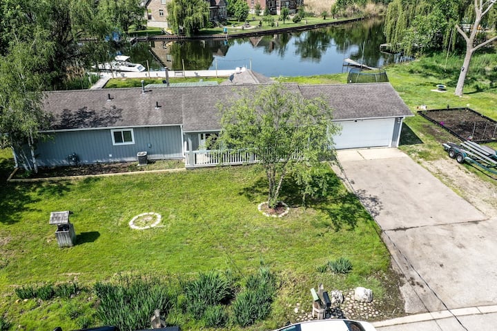 Lake House - Splash Pad, Lindenhurst