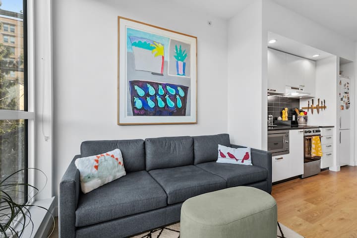 Bright And Cozy Railtown Sanctuary - Vancouver