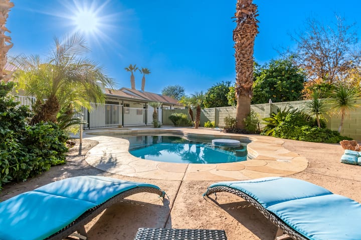 #1 Villa Palm Oasis-resort Pool-private Pickleball - Glendale, AZ