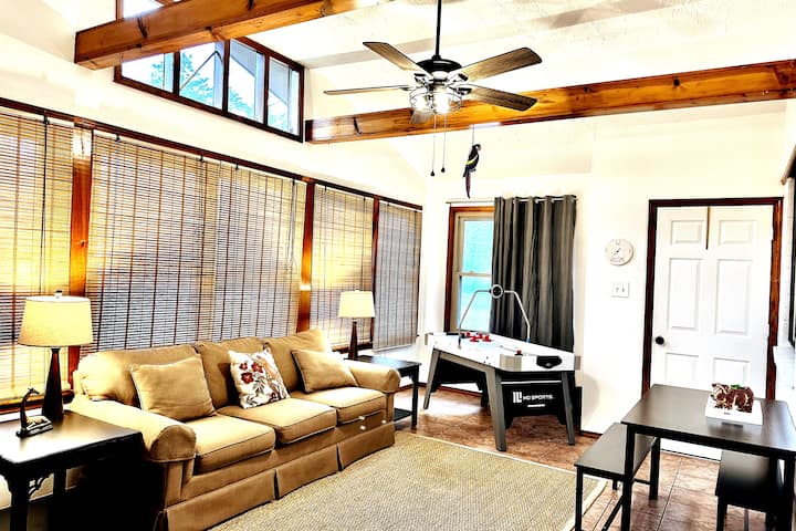 Stylish Farmhouse Near Oaklawn, Close To Bi-pass - Hot Springs, AR