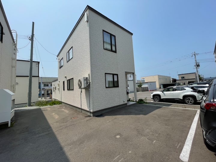 一軒家・貸し切り・寝室3部屋・徒歩約5分内にコンビニ/スーパー - Asahikawa