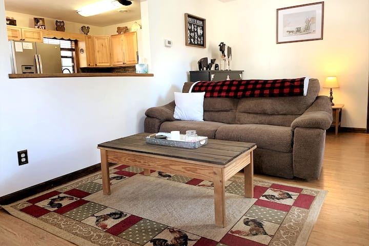 Pet-friendly Cabin*hot Tub*near Parkway/dollywood - Pigeon Forge, TN