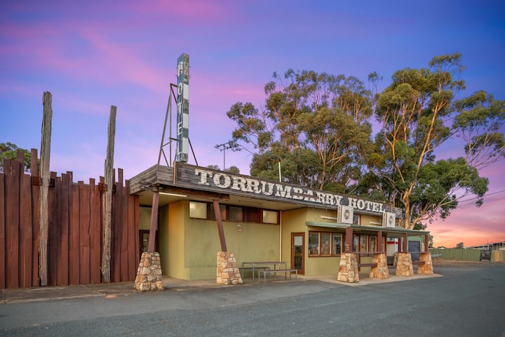 Your Own Pub Near Murray, Sleeps 20+ - Moama