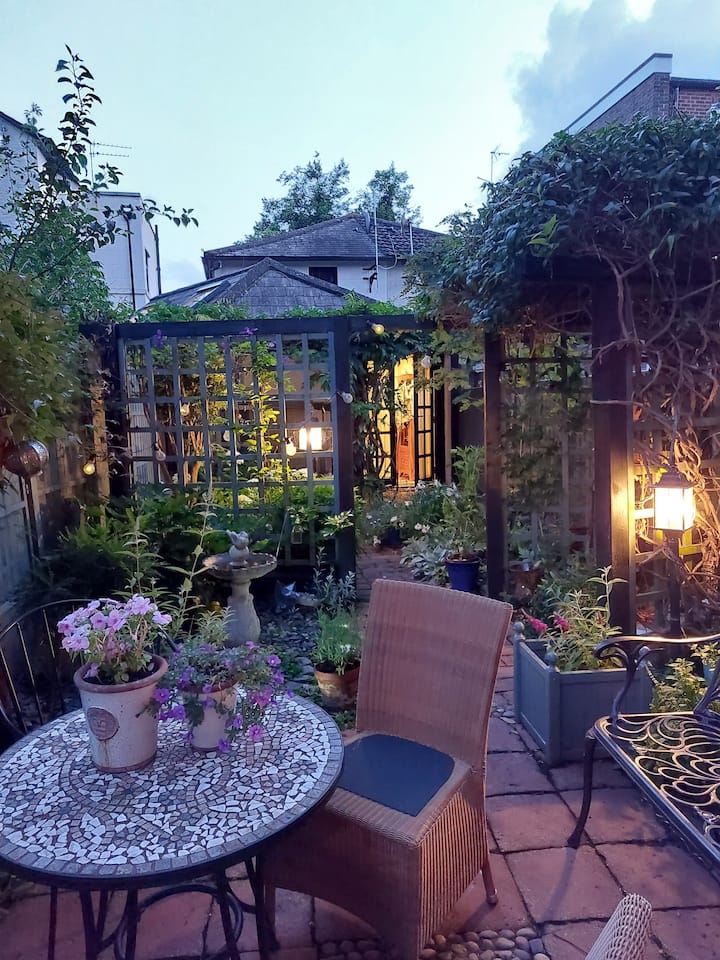 Unique 200 Year Old Coachhouse - Bromley