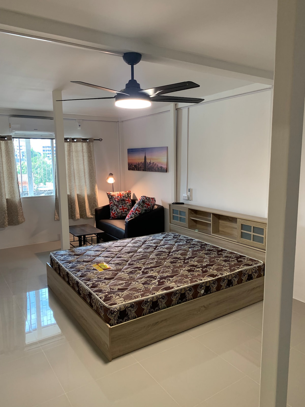 Barzilla Bar&Guesthouse - Apartamentos en alquiler en Pattaya City ...
