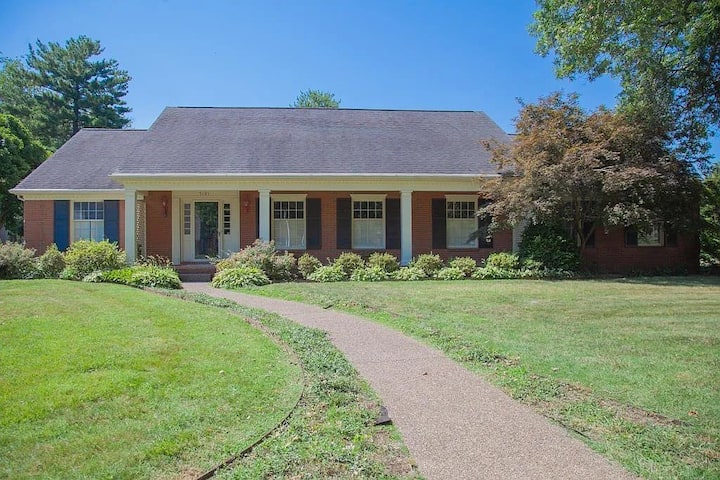 Spacious 5 Bedroom Home Perfect For Large Groups - Newburgh, IN