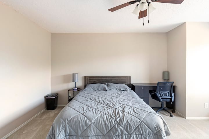 Quiet Dog Friendly Room By Highways & Sights #1 - Arlington, TX