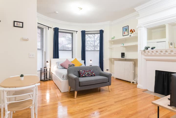 Walk! Location! Steps From The T! 1 Bed 1st Floor! - アーリントン, MA