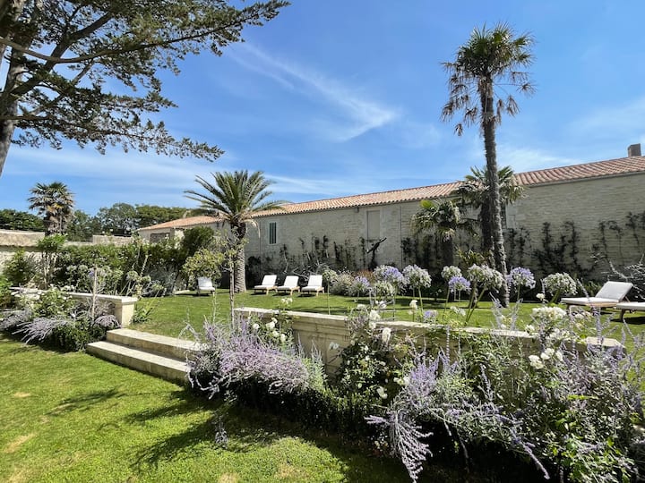 Demeure Historique Rénovée à L’ile De Ré - La Couarde-sur-Mer