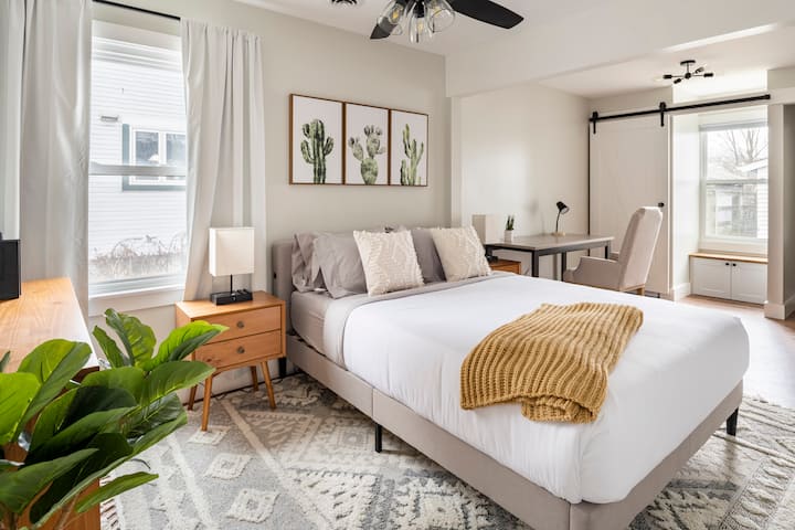 Walk To Downtown Loveland, Fire Pit, Porch, Coffee - Goshen, OH