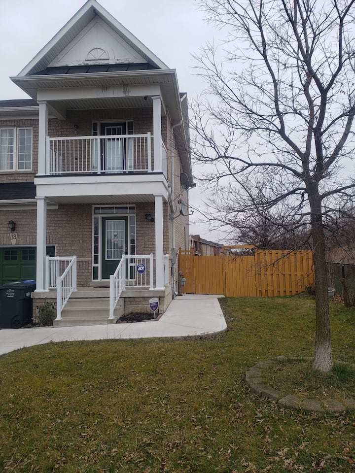 Vacation Nest (Walkout Basement) - Brampton